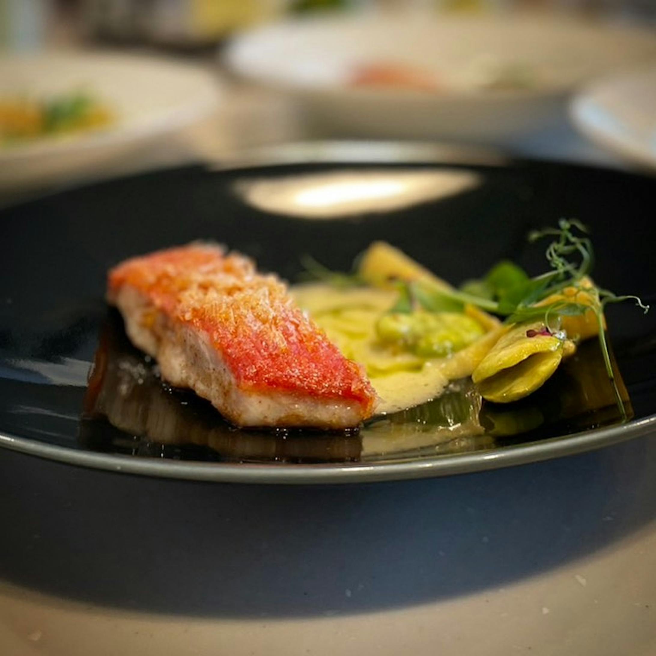 金目鯛松笠焼 ブールブラン パセリオイル タケノコ そら豆 #記念日 #出張シェフ #出張料理 #出張料理人 #prime_chef #うち ...