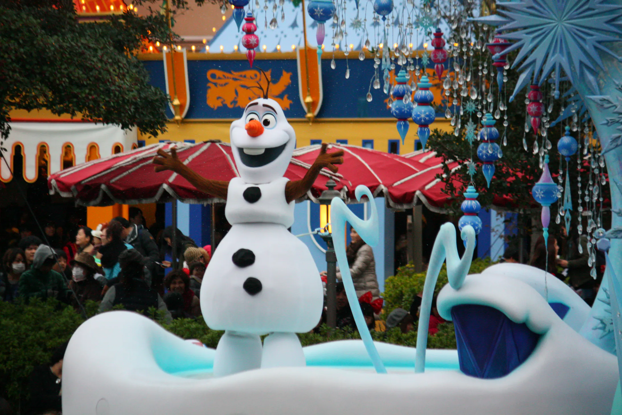 Frozen Tokyo Disneyland winter parade 2016
